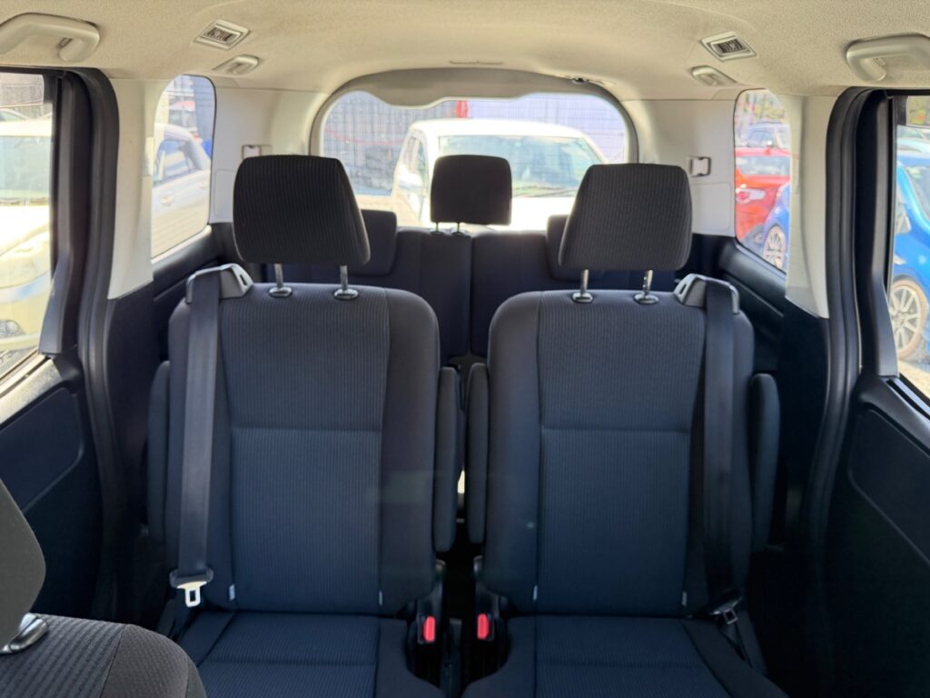 Buy The 2014 Toyota Noah HYBRID X | Motorcom